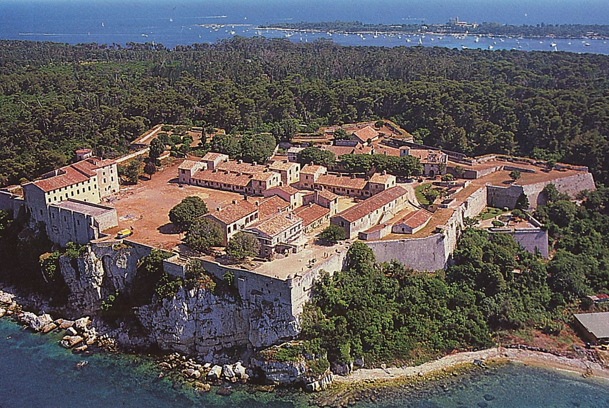 Présentation du fort militaire de l'île Sainte-Marguerite